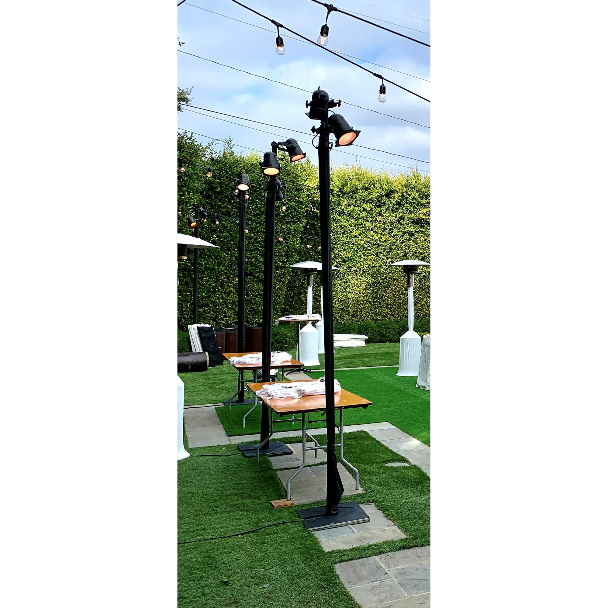 R40 Double Pole Light | Town & Country Event Rentals